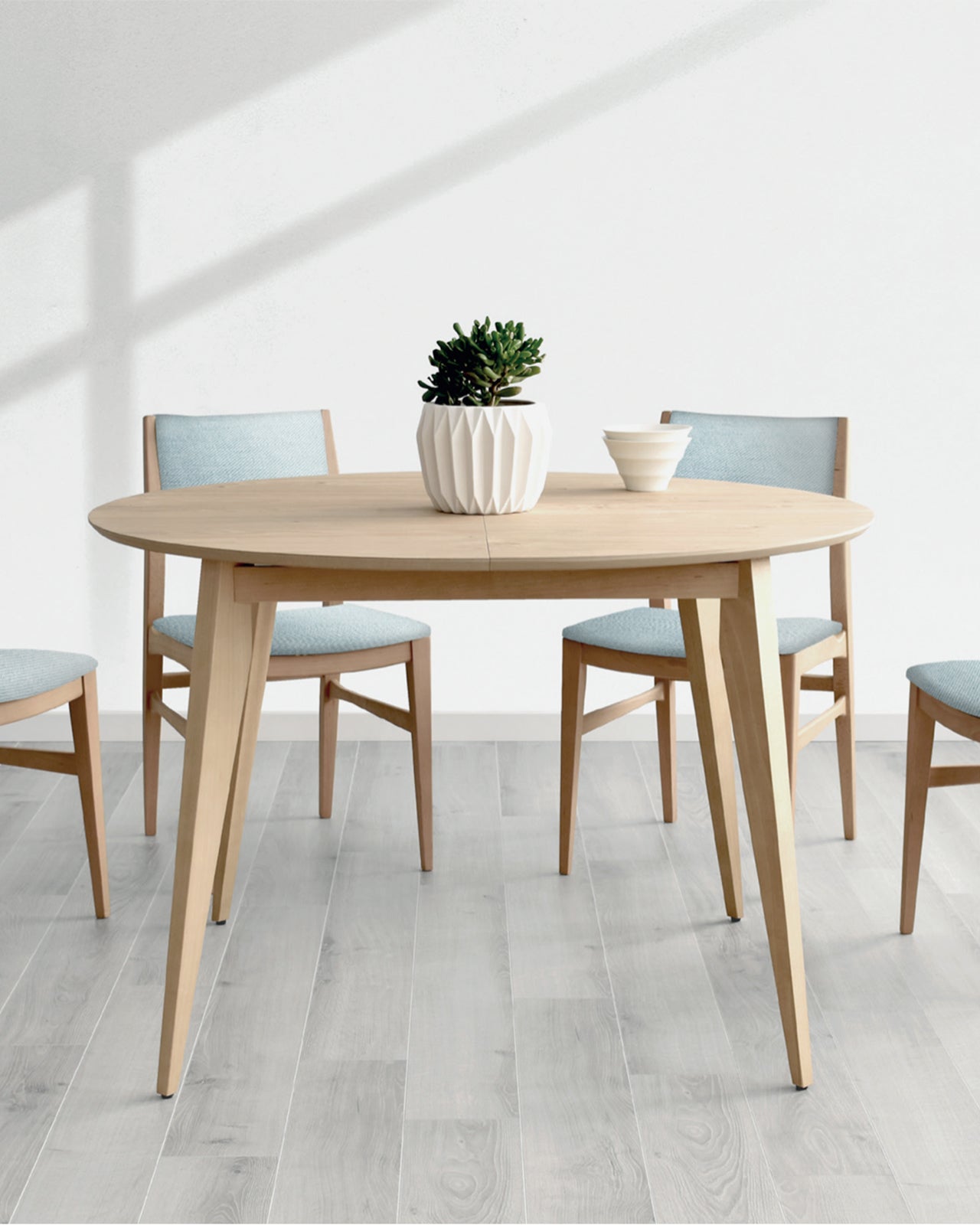 FREYA round fixed dining table with natural oak top
